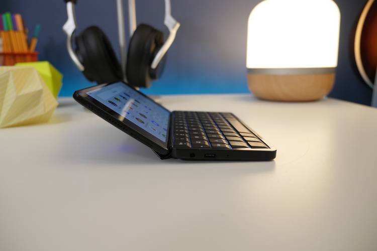 Planet Computer's Cosmo Communicator keeps the PDA dream alive