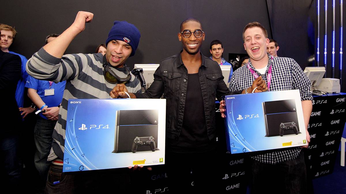 PS4 launch pictures are in, who was first in the queue?