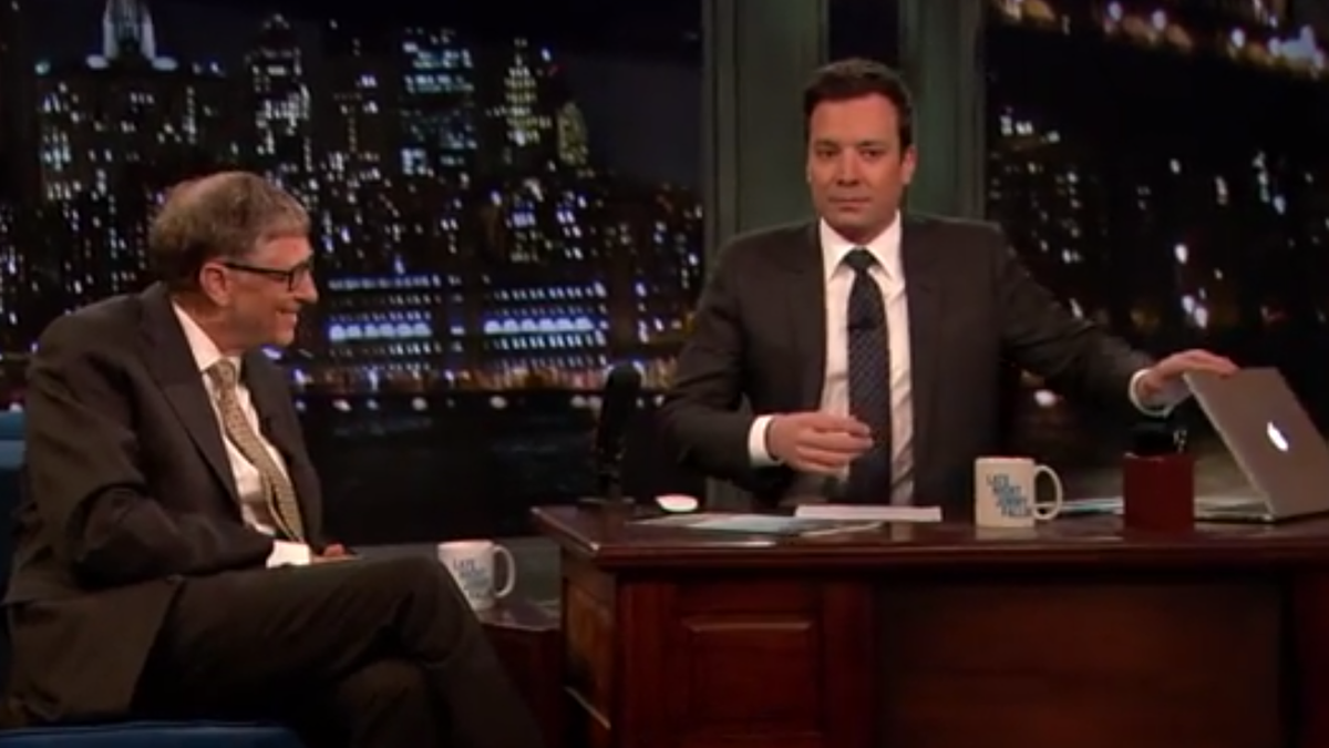 Awkward: Jimmy Fallon forgets to hide MacBook before interviewing Bill ...