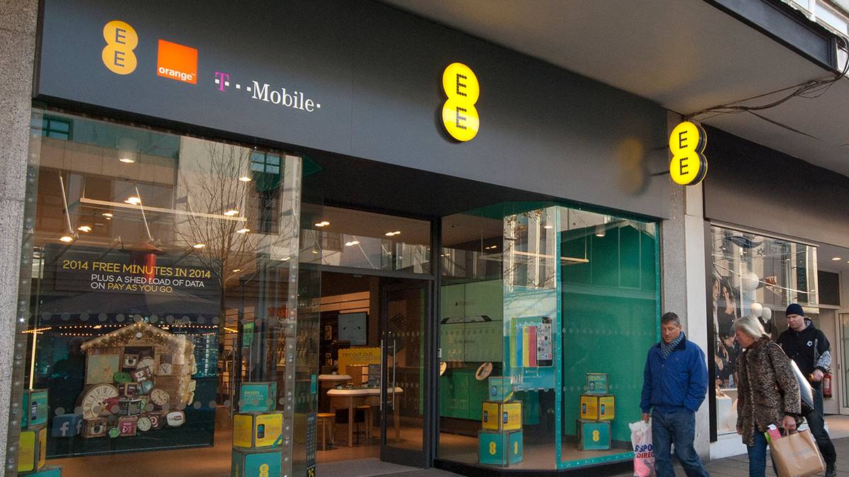 EE agrees deal to buy 58 Phones 4u stores, saves further 359 jobs
