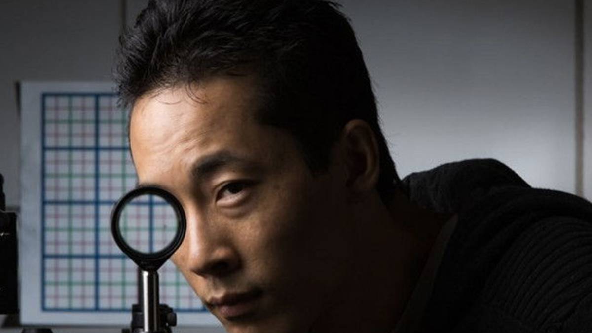This new cloaking device will make anything invisible, you can build it ...