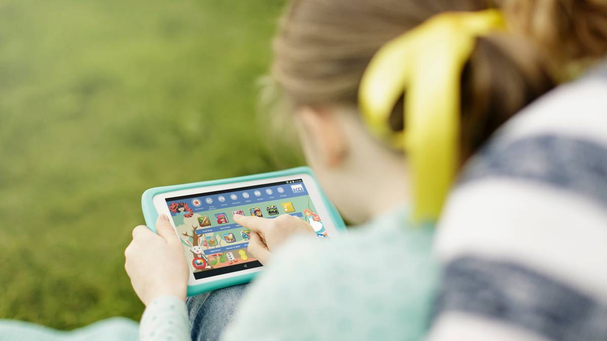 The EE Robin kids tablet takes on Amazon kids tablet