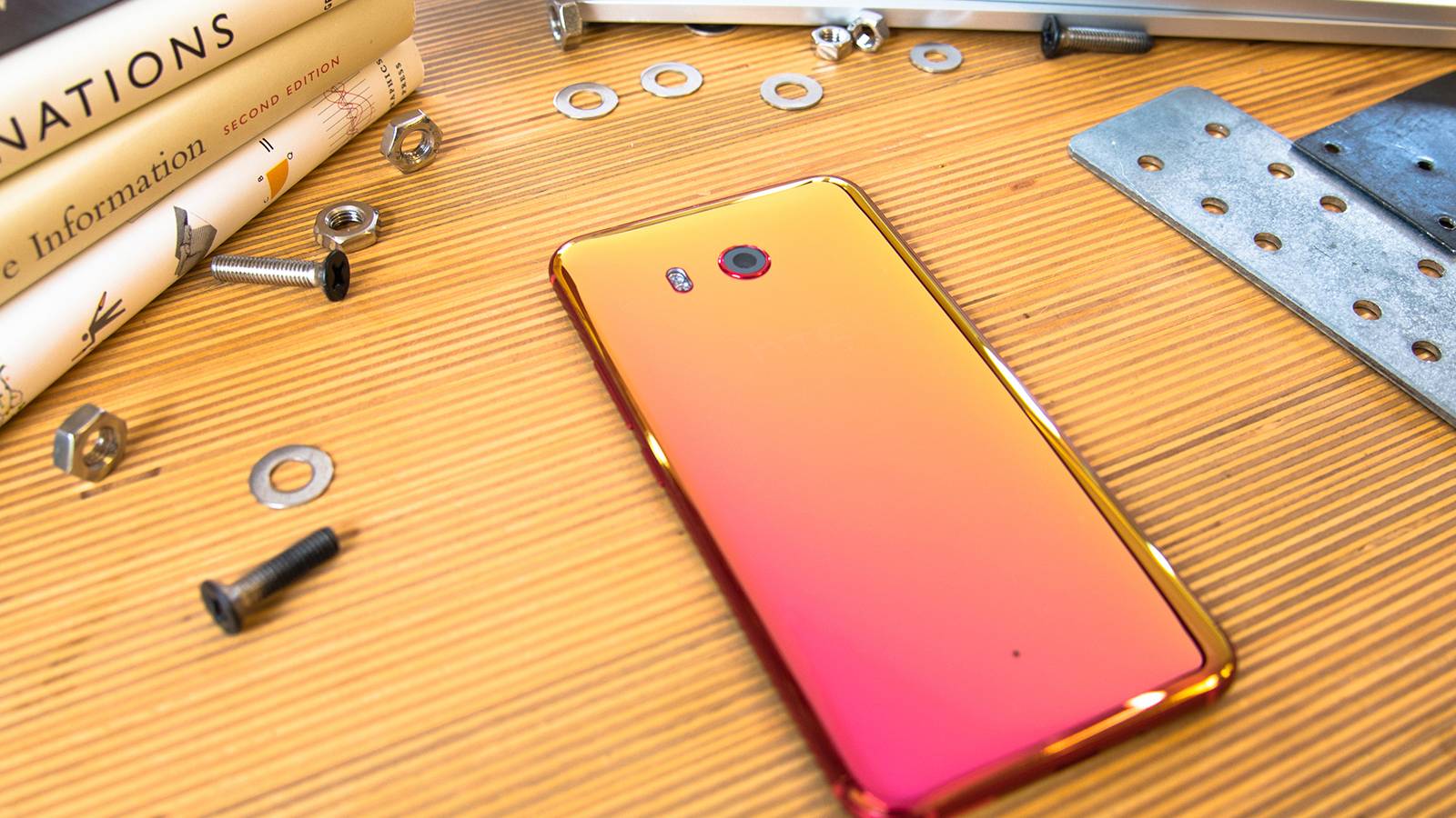 HTC U11 looks stunning in solar red, pre-orders open now