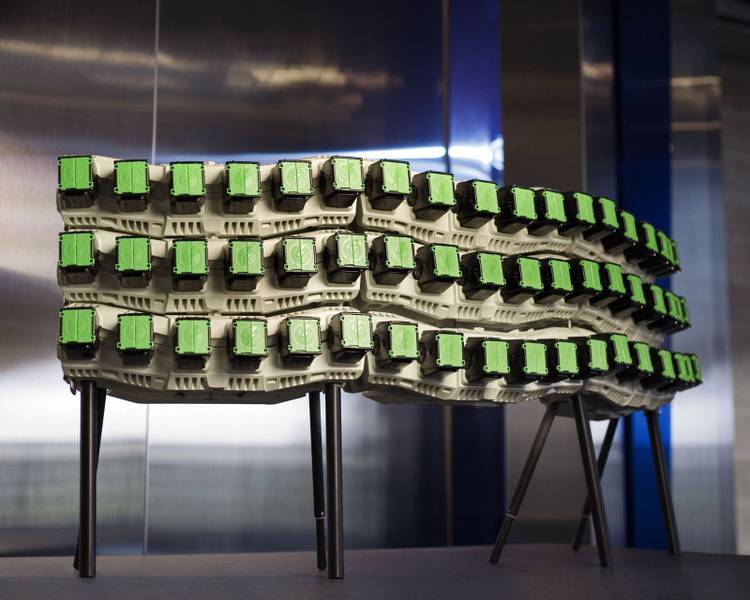 32 interesting and incredibly futuristic weapons and modern fighting ...
