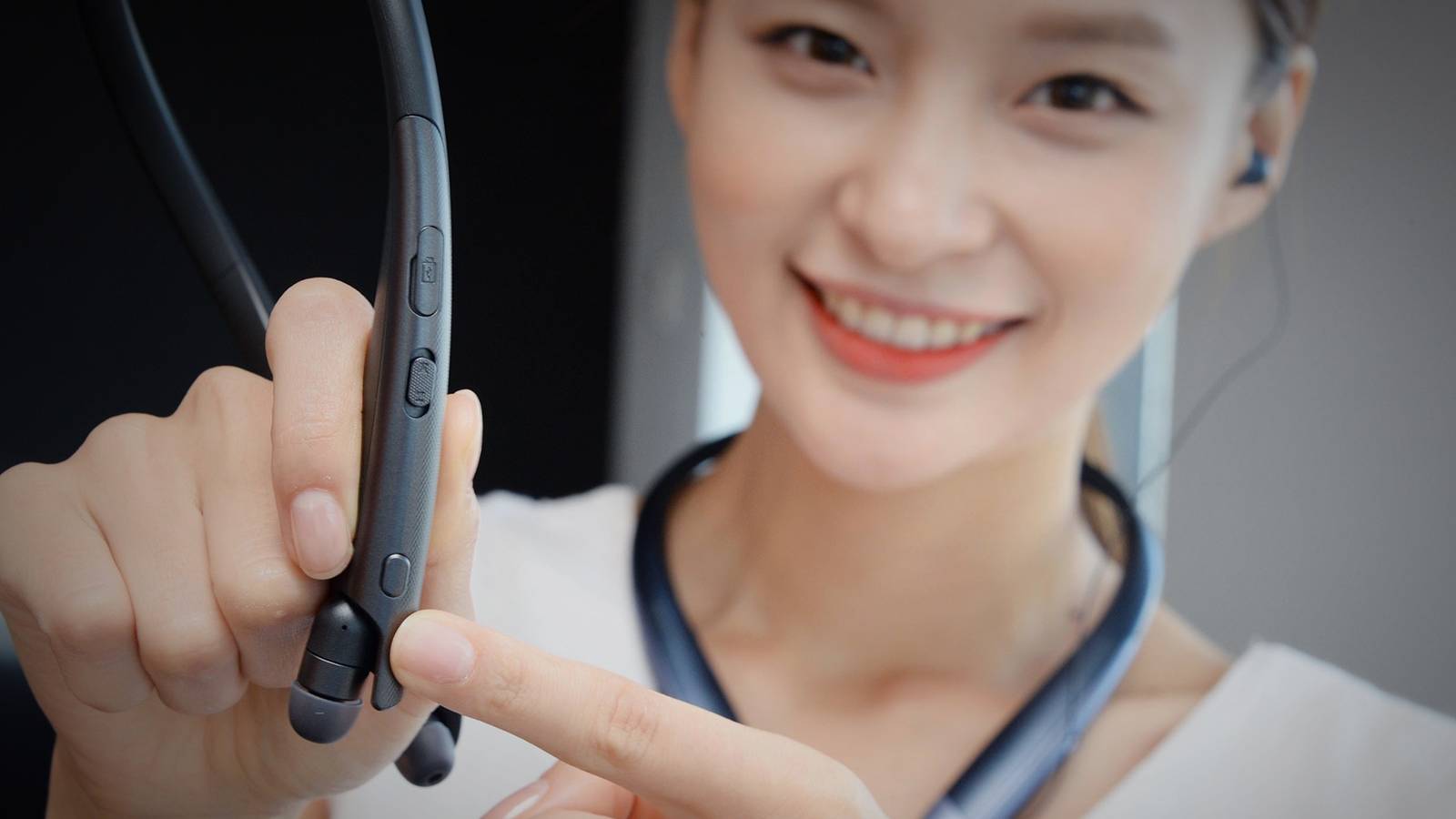 How to do real-time translation on Google Assistant headphones