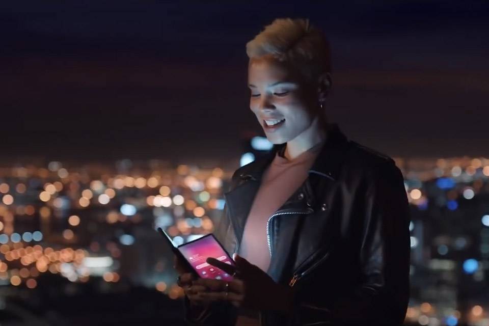 Official Samsung Galaxy Flex foldable phone advert leaked