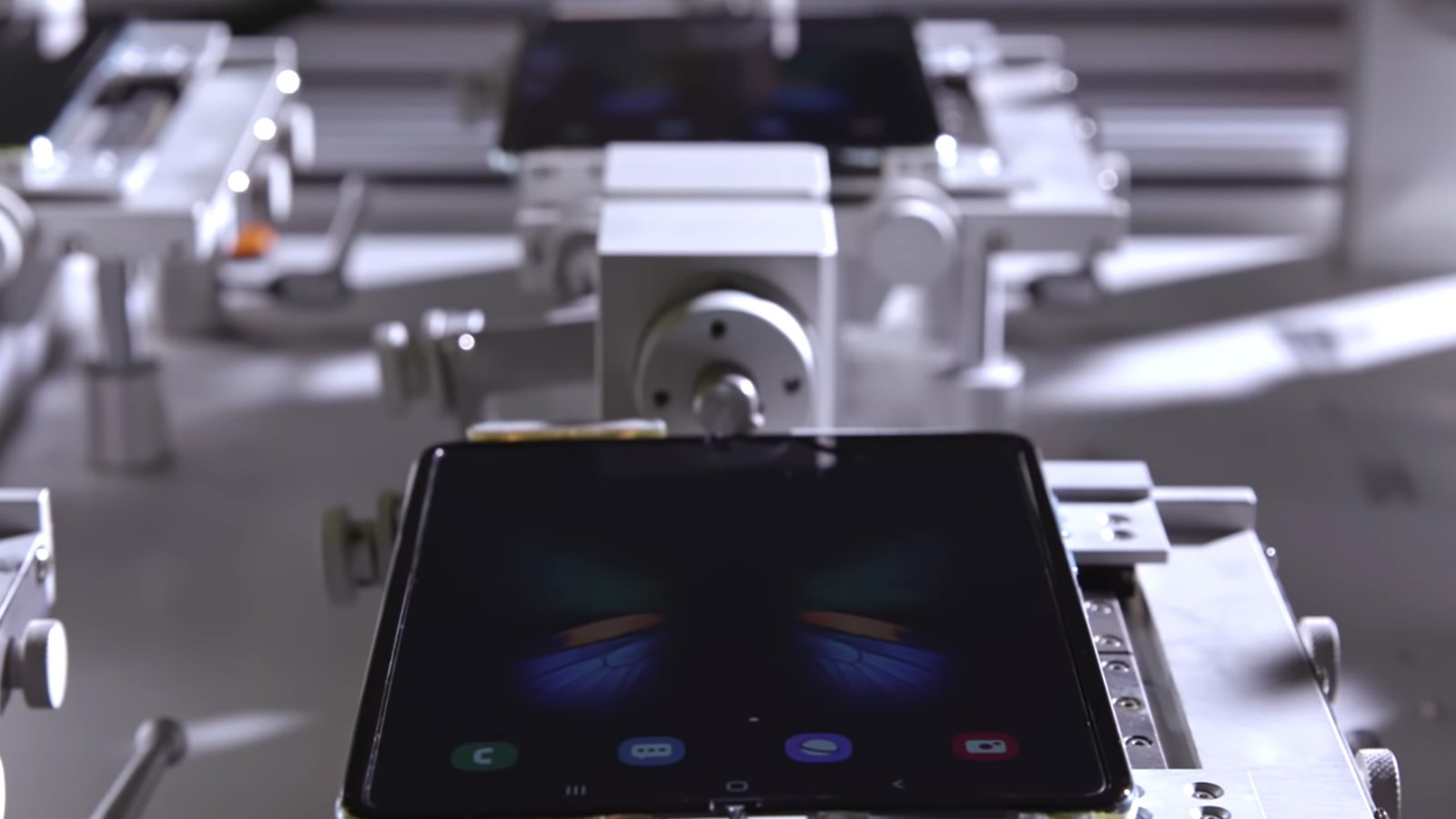 What the Galaxy Fold looks after being folded by robots