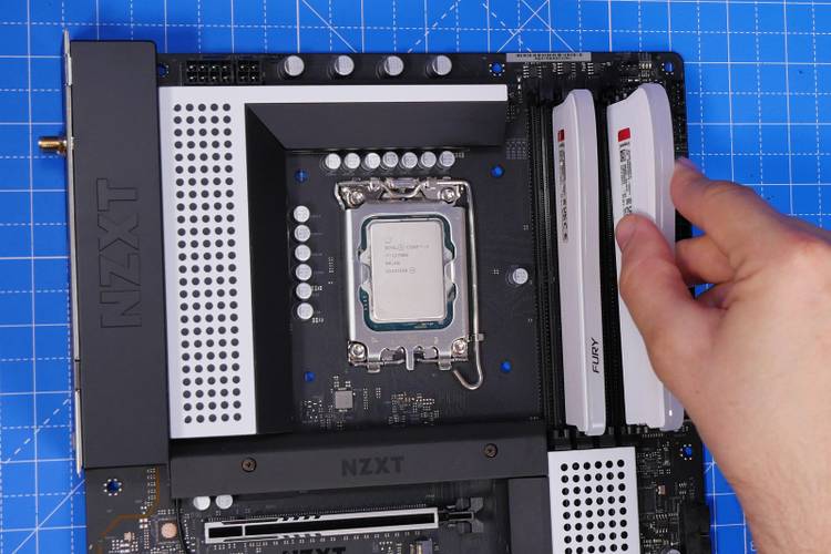 How to build a mid-range gaming PC