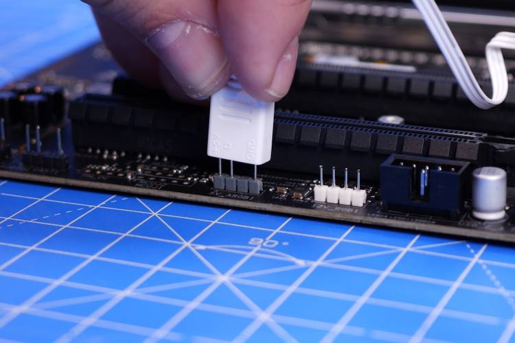 How to build a mid-range gaming PC