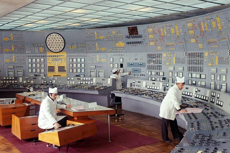 Satisfying photos of classic and modern control rooms