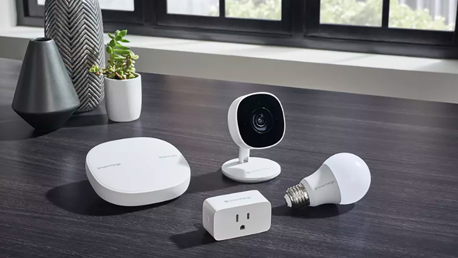 Samsung's SmartThings adds new smart camera, plug, and bulb