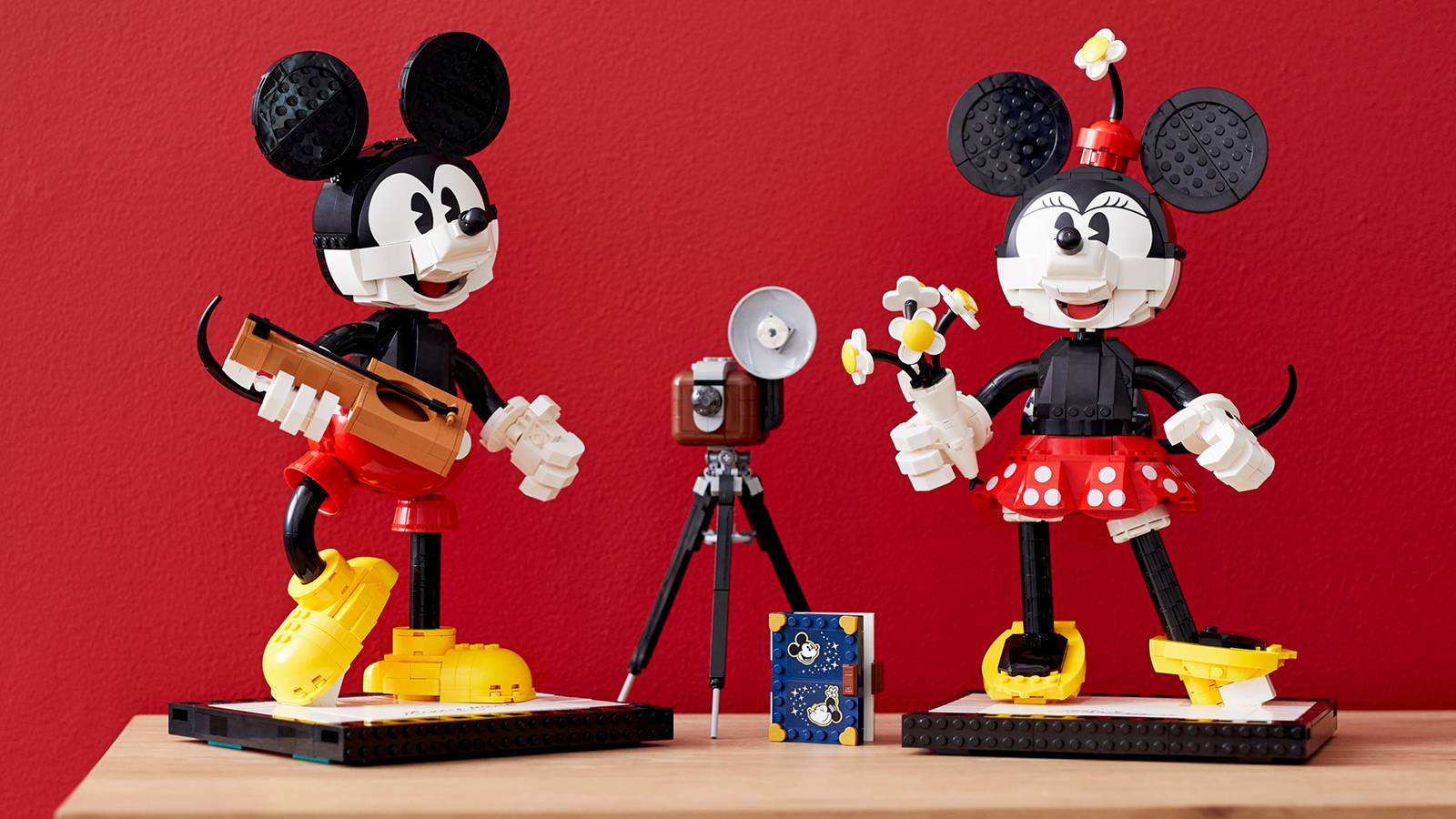 Lego's buildable Mickey and Minnie Mouse are simply super