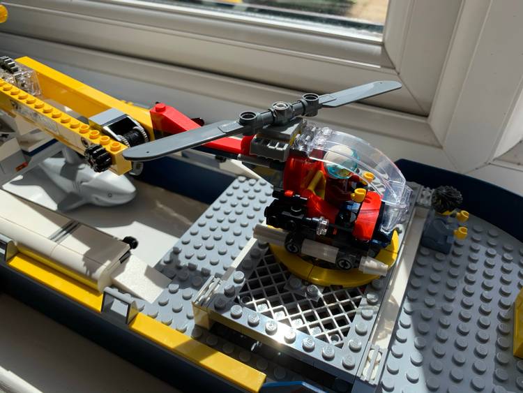 We build the Lego City Ocean Exploration ship!