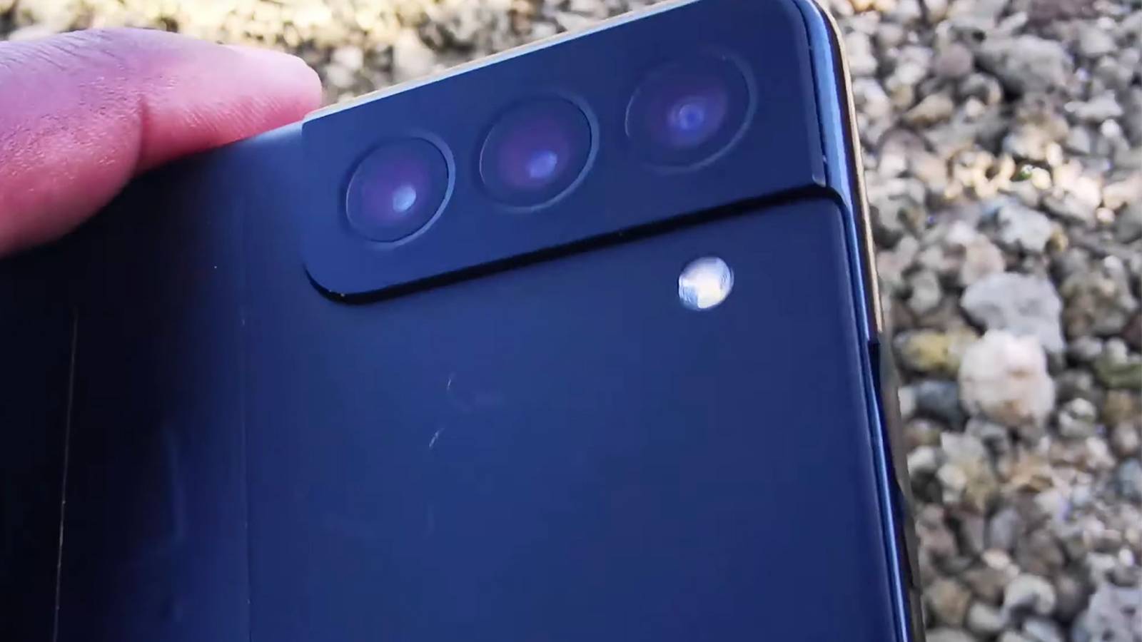 Samsung Galaxy S21+ hands-on compares photos with iPhone 12