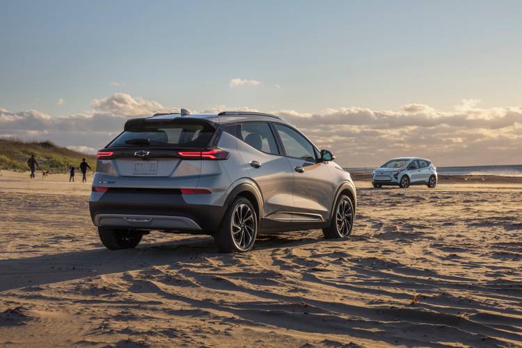 Chevy expands the Bolt family with the Bolt EUV, an electric utility ...