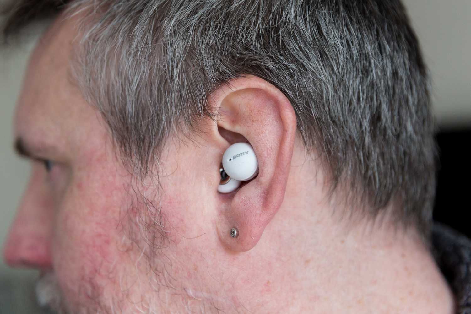 Open-ear vs.open-back earbuds