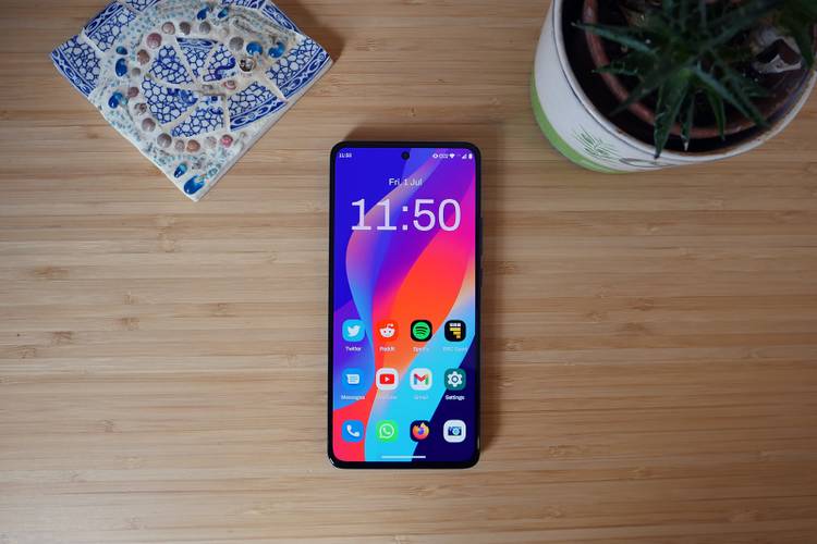 Motorola Edge 30 review: Slimline bling