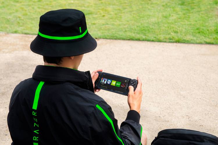 Razer reveals the world's first 5G mobile gaming handheld