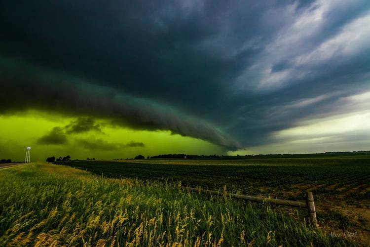 These Redditors are sharing incredible photos of wonderful weather ...