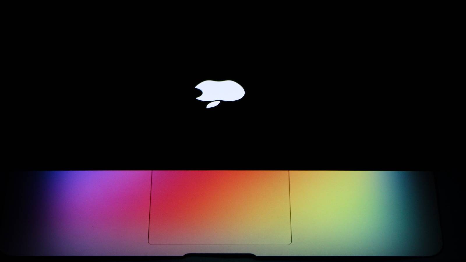 The iconic backlit Apple logo could make a return to MacBooks
