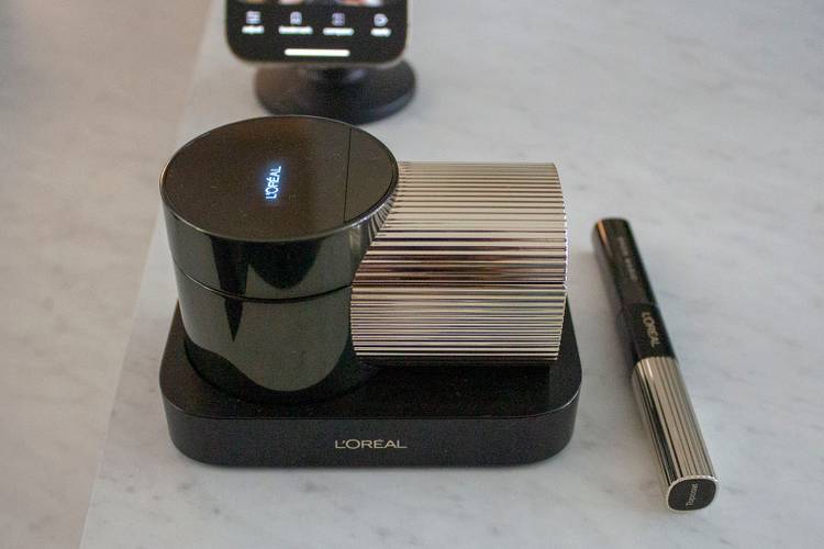 We tried L'Oreal's Brow Magic and it will make you feel worth it