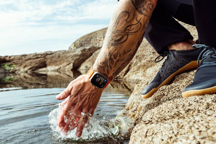 Which Apple Watch models are waterproof?