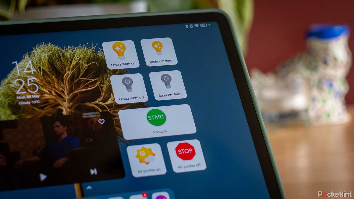 How to turn an old tablet into a smart home display hub