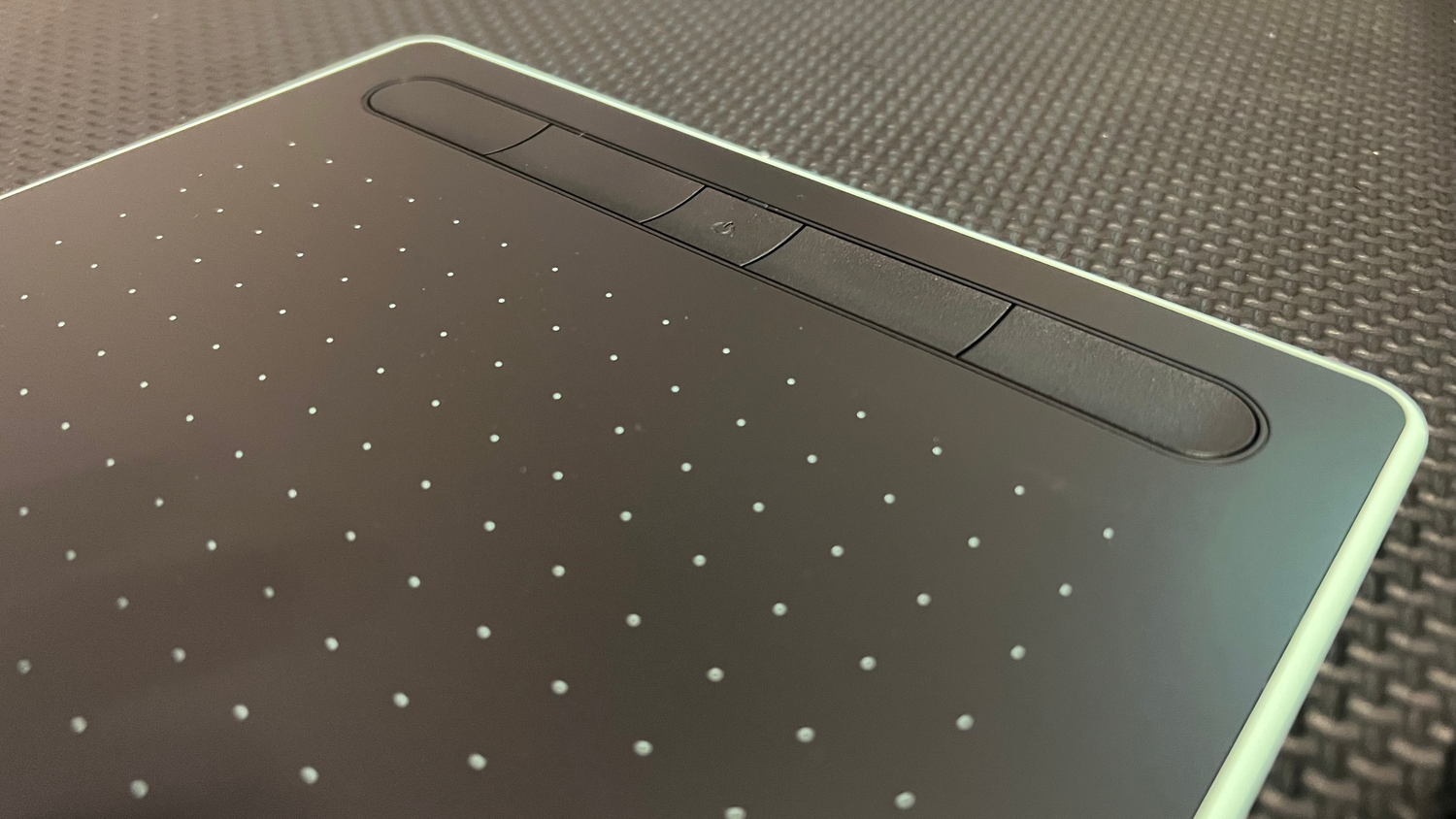 Graphic tablet vs. drawing tablet