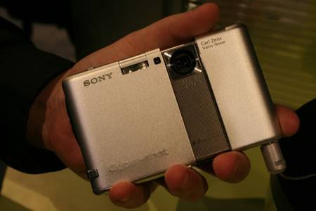 Sony DSC-G1 digital camera - FIRST LOOK