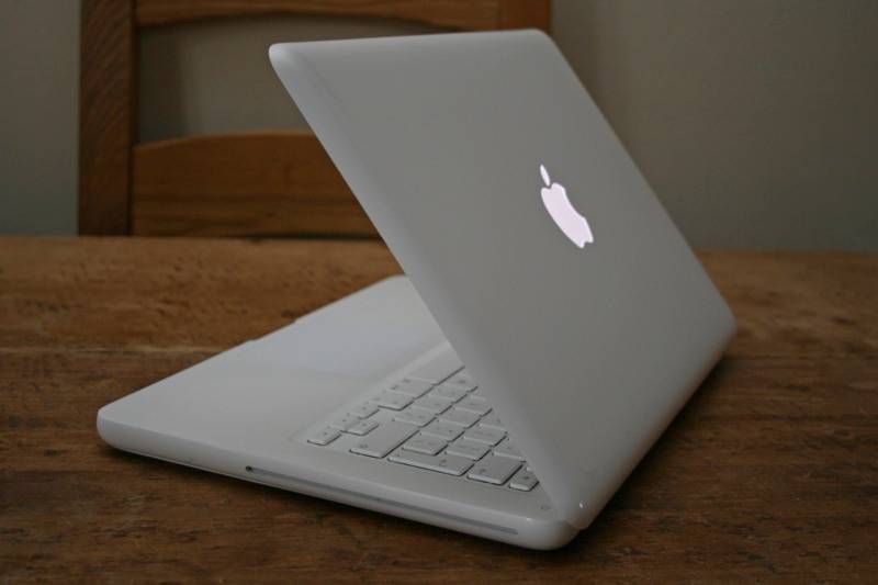 Apple MacBook (white) notebook