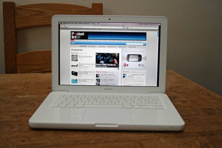 Apple MacBook (white) notebook