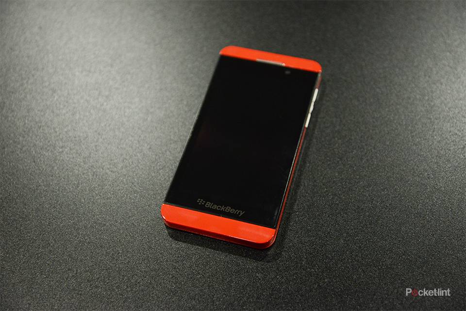 Red BlackBerry Z10 limited edition pictures and hands-on