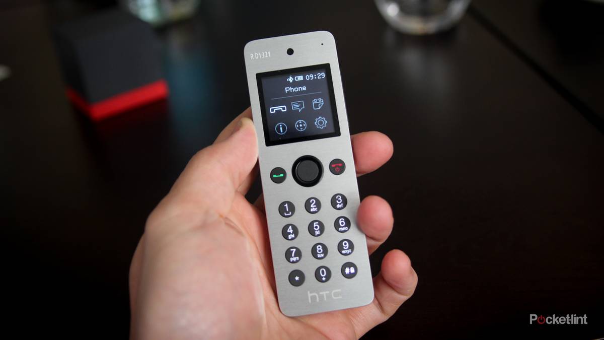 Hands-on: HTC mini+ is a bluetooth handset and remote for your larger phone