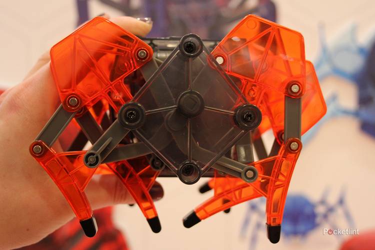 Hands-on: Hexbug Strandbeast is a hypnotising robotic creature (video)