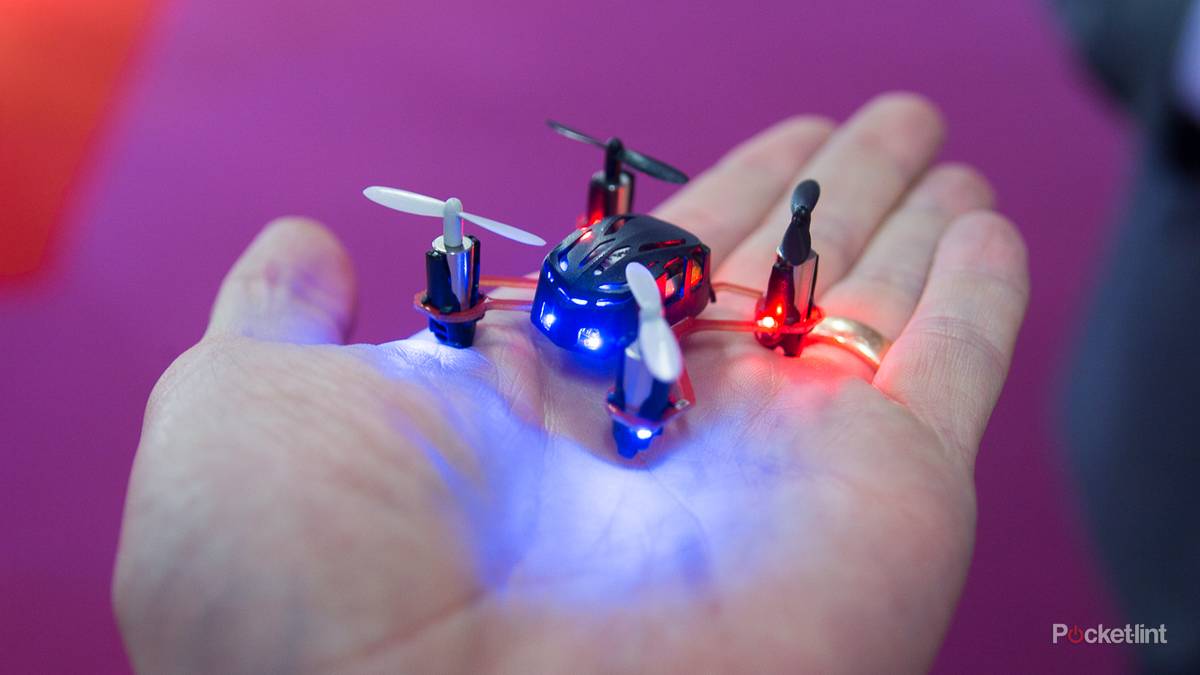 World's tiniest quadcopter, the Nano Quadcopter, takes to the skies (video)
