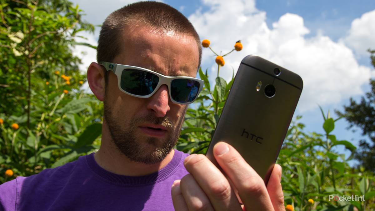 Help! The sun is shining! Why can't I see my smartphone screen?