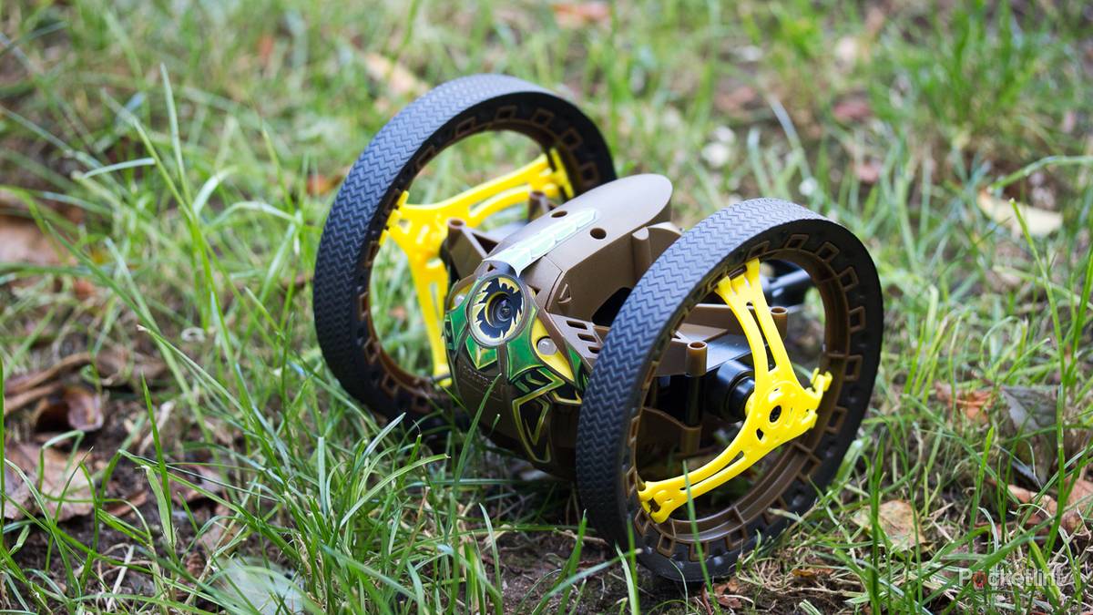 Parrot Jumping Sumo review