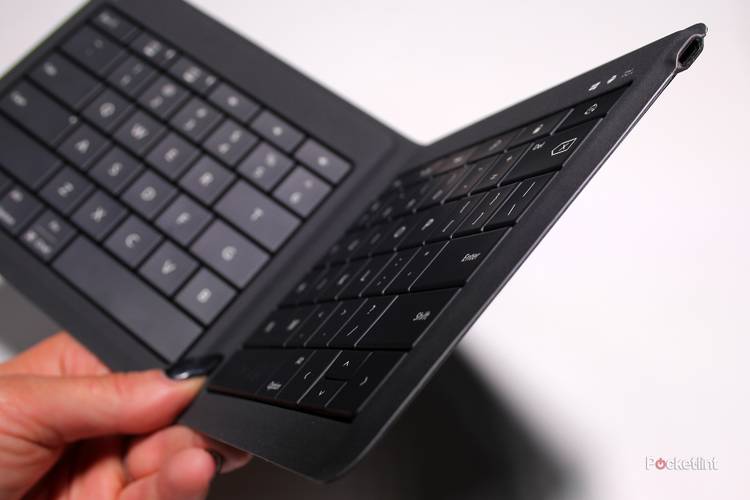 Microsoft Universal Foldable Keyboard hands-on: Portable productivity