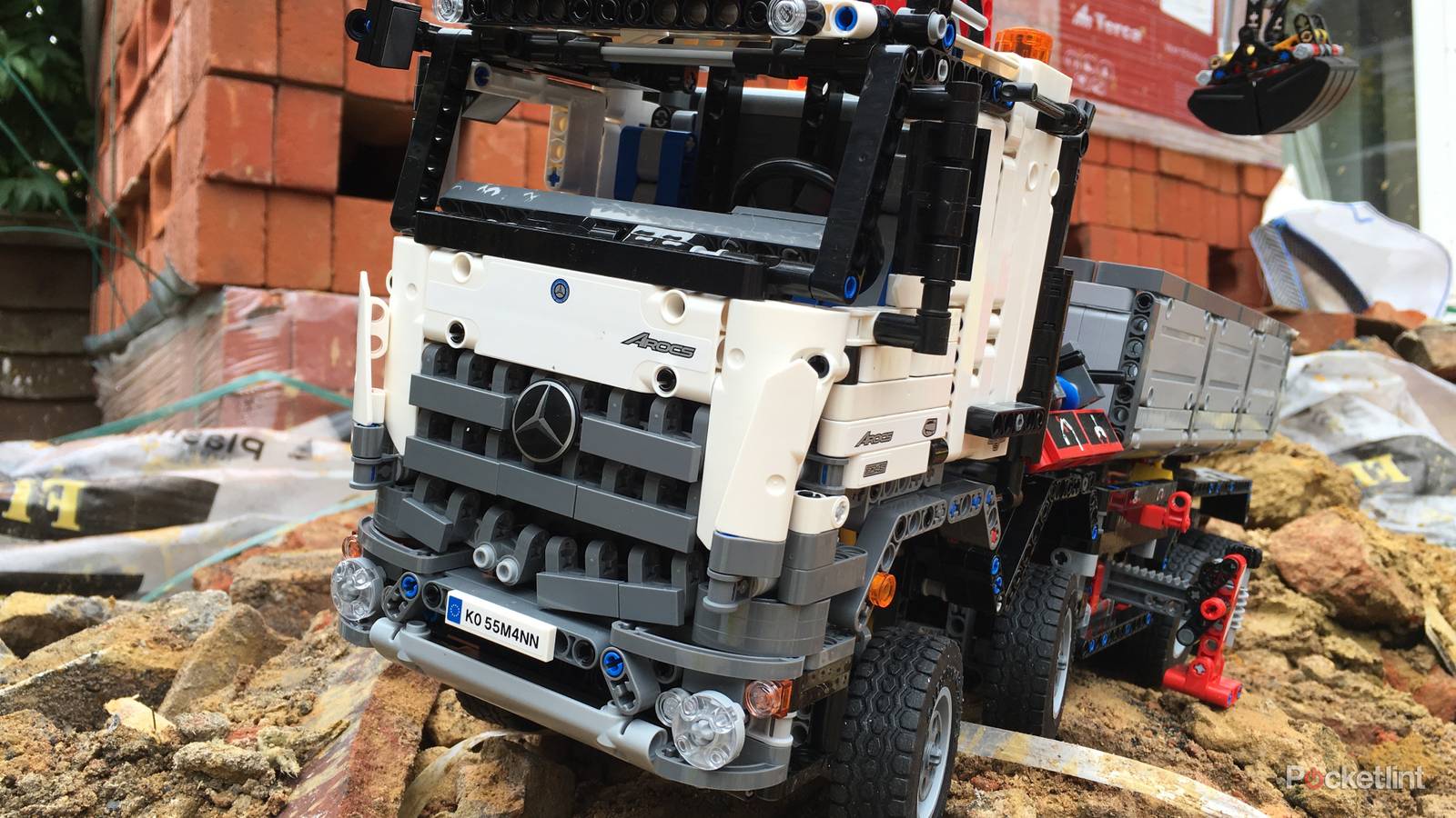 We've only gone and built the Lego Mercedes-Benz AROCS 3245