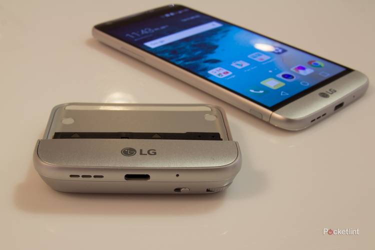 LG Cam Plus: Get a grip on mobile photography