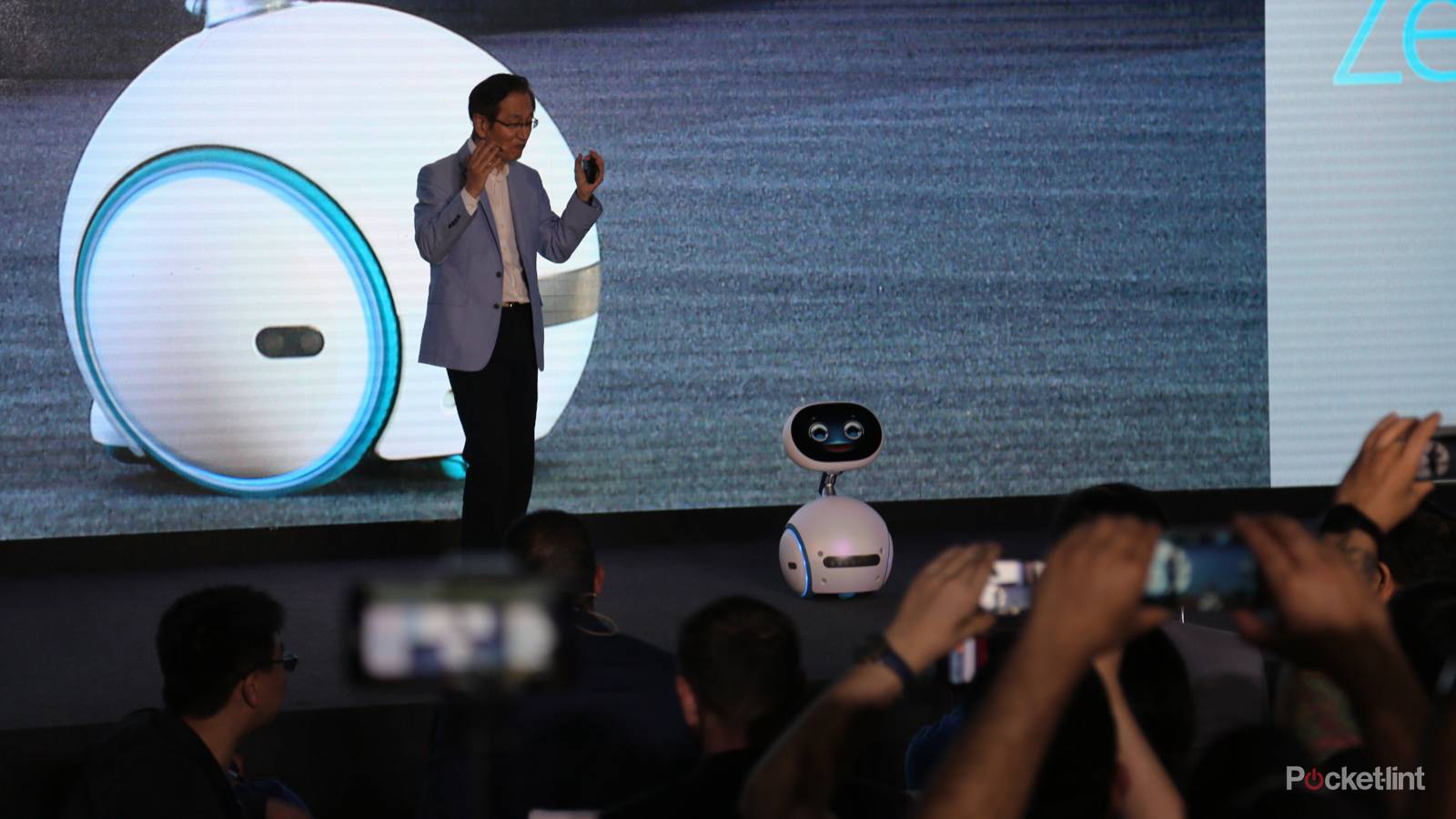 Asus Zenbo: Who is the handy robot helper?