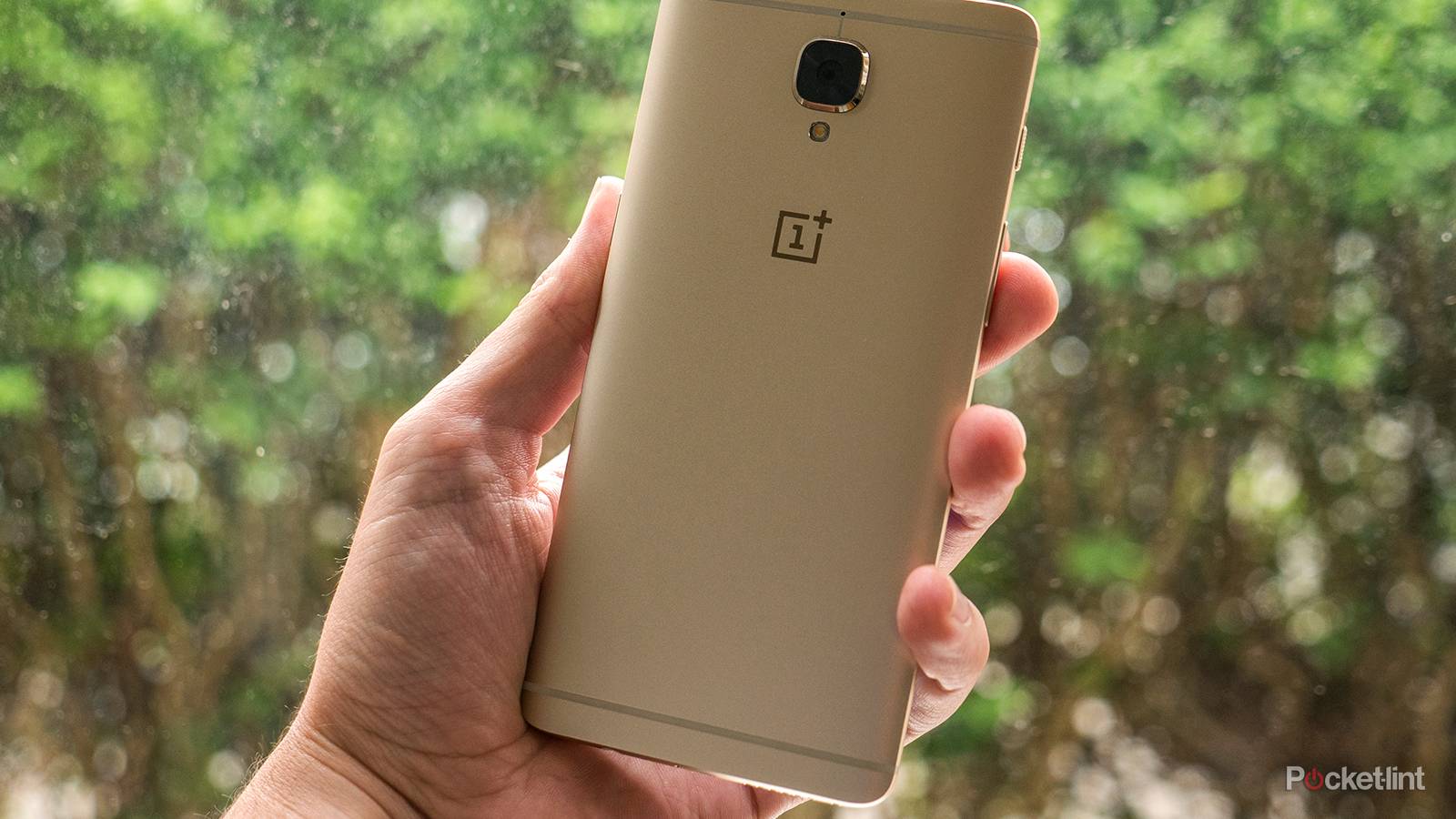 OnePlus 3 Soft Gold in pictures: If bling is your thing