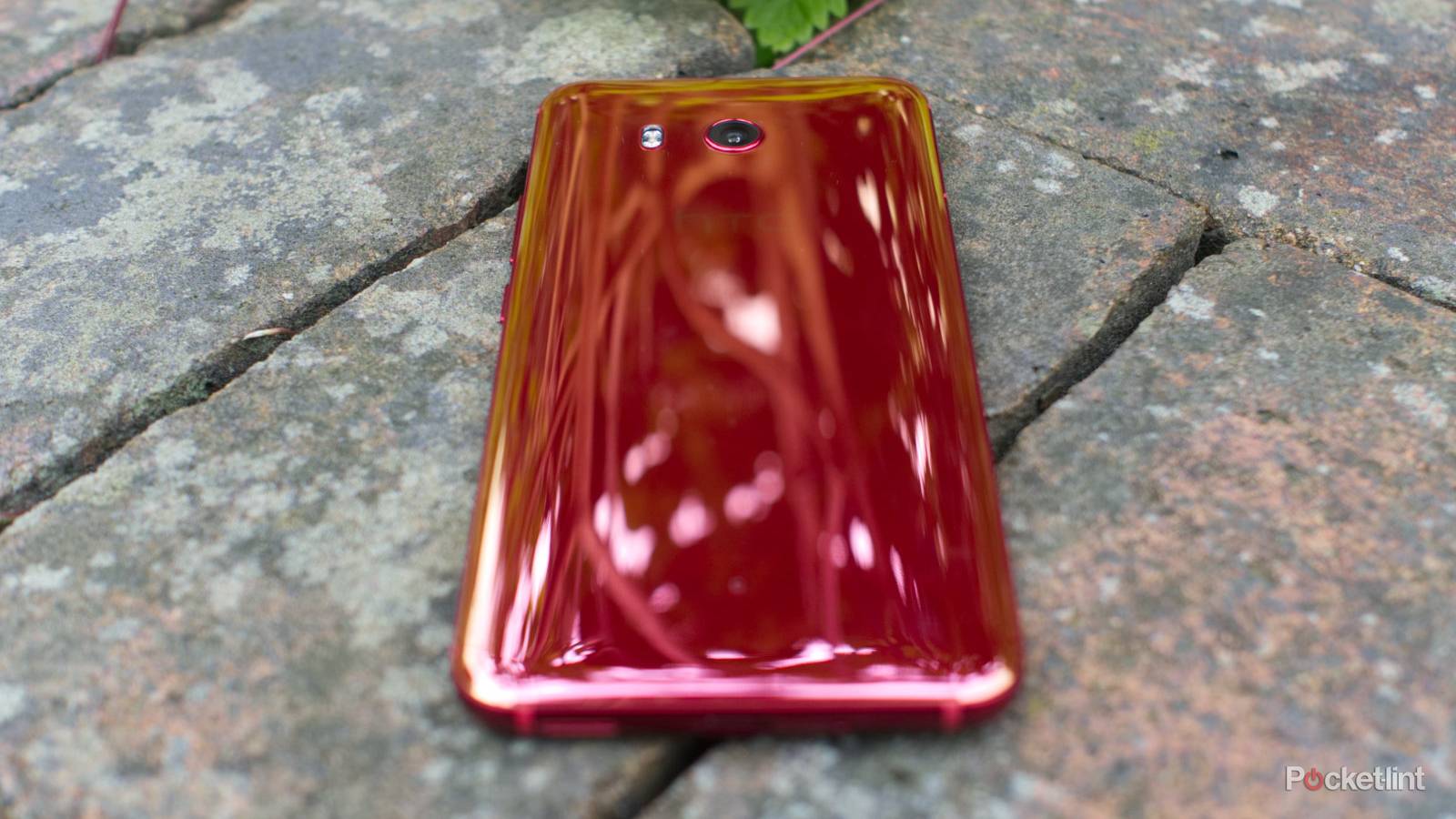 A closer look at the HTC U11 Solar Red: 2017's best looking phone