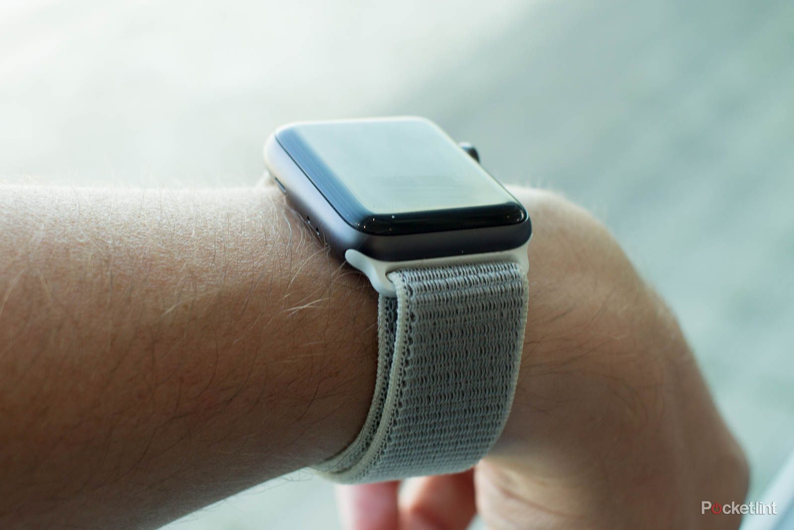 How to remove Apple Watch bands