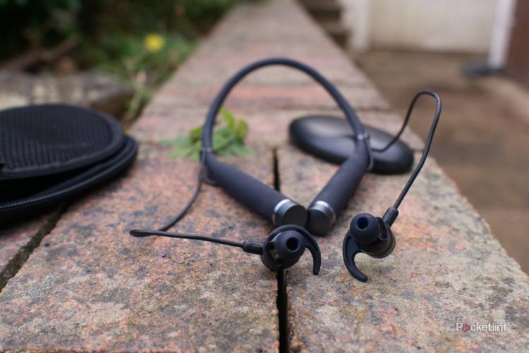 Lifebeam Vi review: Smart coaching in a great sports headphone