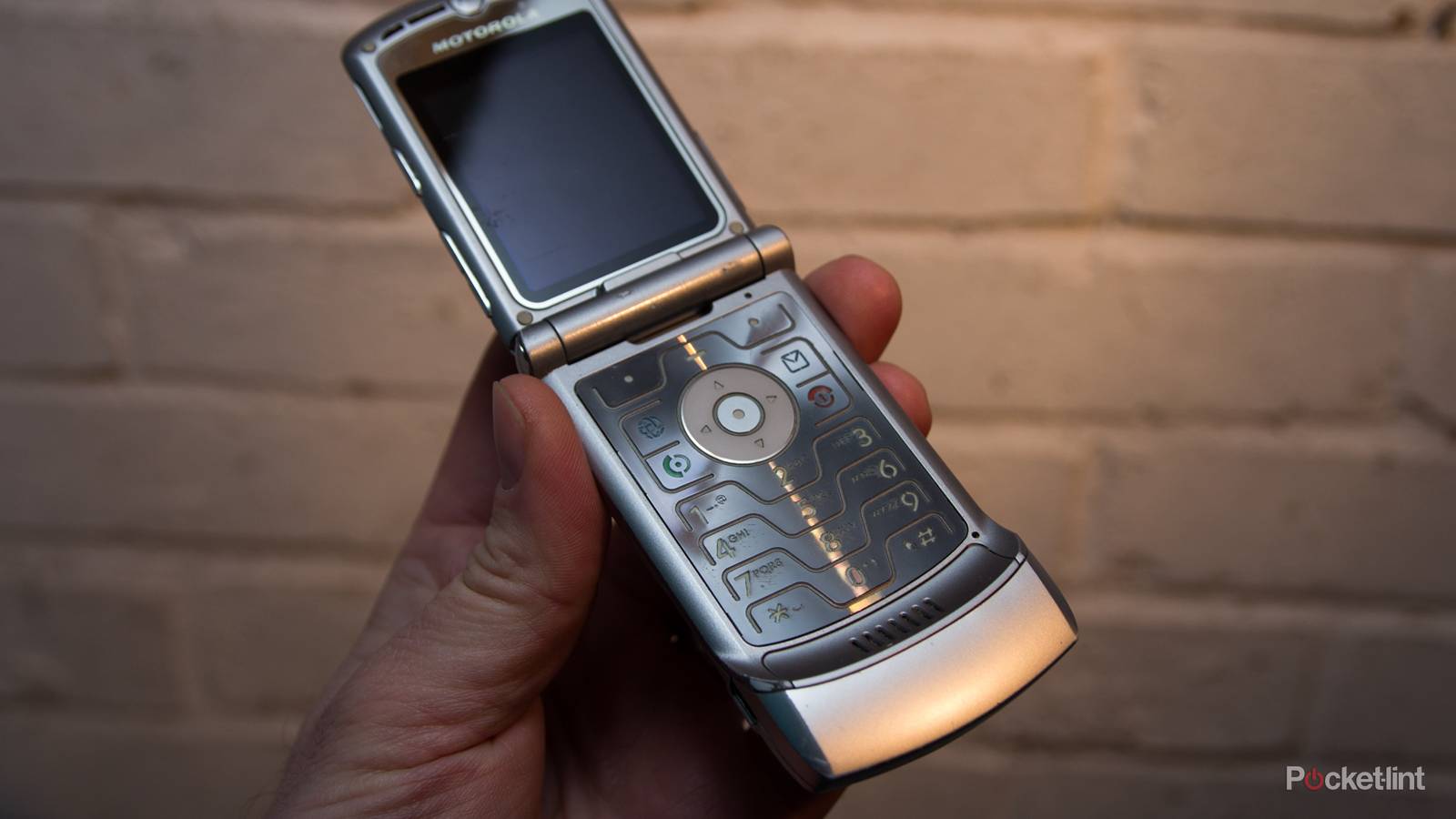 Motorola Razr 2019 patent shows foldable phone with retro design