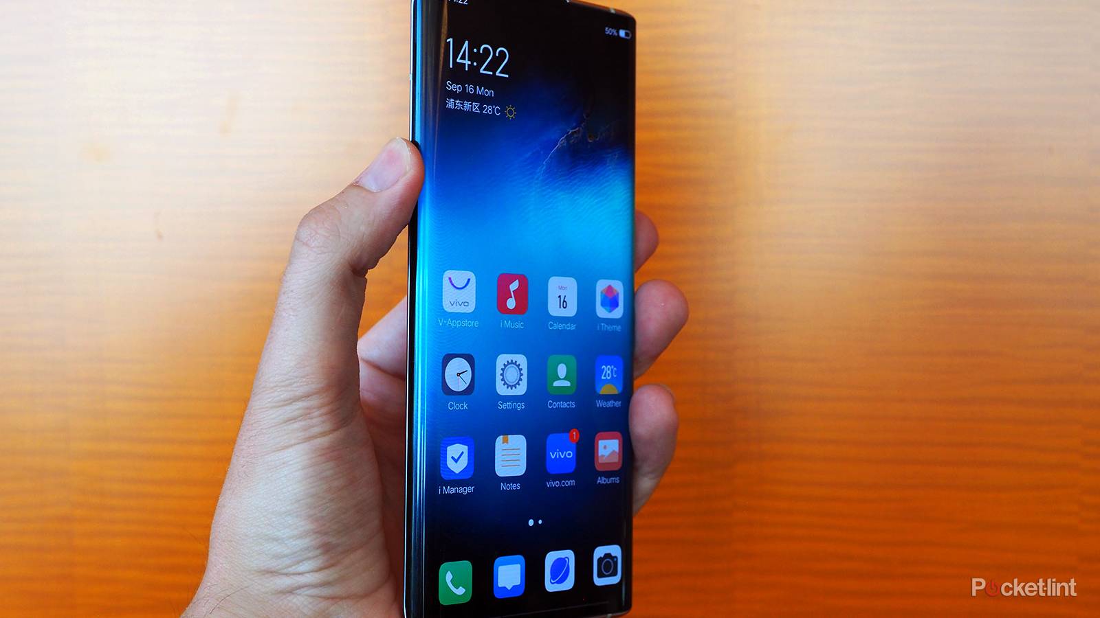 What is a waterfall display? The curved screen explained