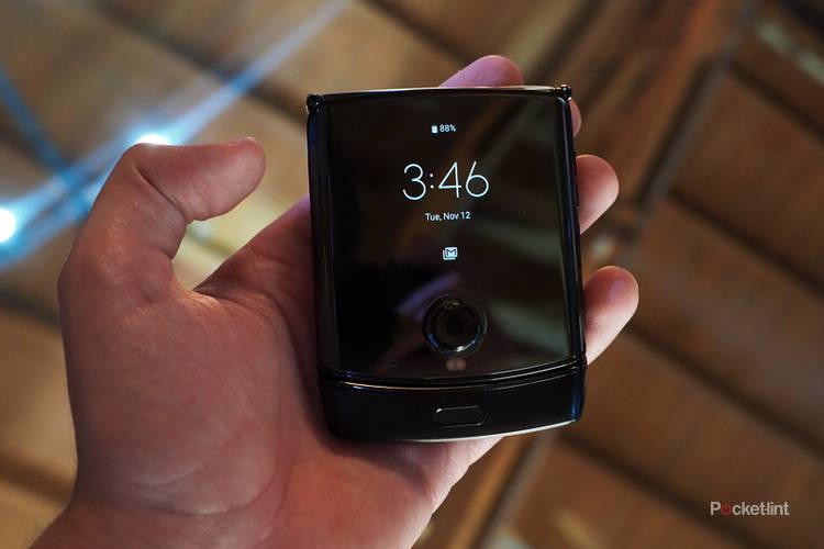 Motorola Razr review: It's flip to be square