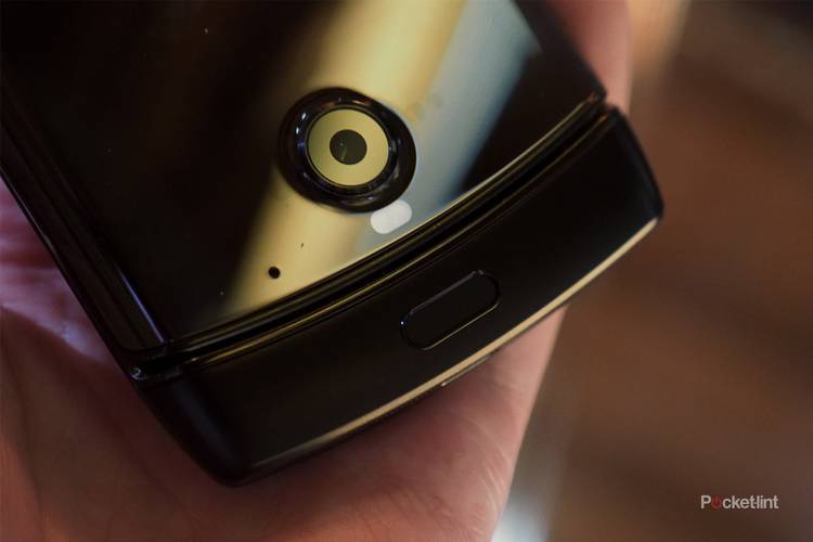 Motorola Razr review: It's flip to be square