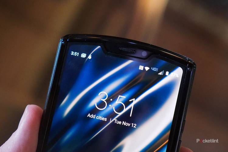 Motorola Razr review: It's flip to be square